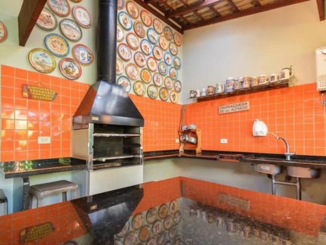 Confortável casa para venda em Pacaembu com 3 quartos, sendo 3 suítes, 422m² remaxfront#2FCNR