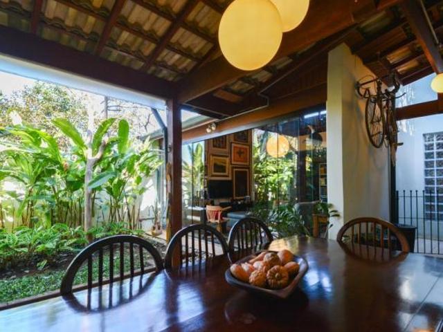 Elegante casa para venda em Pacaembu com 3 quartos, sendo 3 suítes, 422m² leilaricci#2FCNR