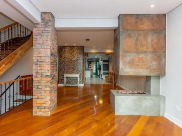Versátil casa para venda em Vila Clementino com 3 quartos, sendo 1 suíte, 297m²