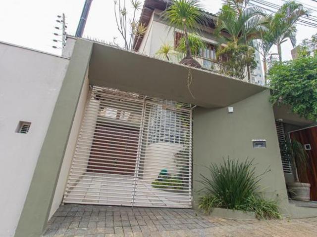 Agradável casa para venda em Vila Deodoro com 4 quartos, sendo 1 suíte, 286m²