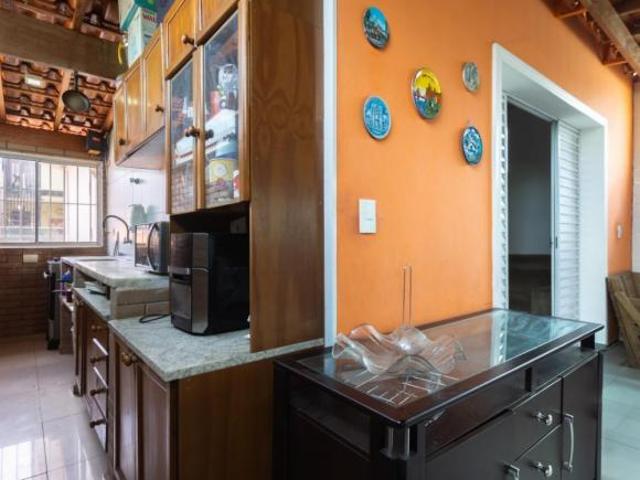 Versátil casa para venda em Vila Romana com 6 quartos, sendo 1 suíte, 350m²
