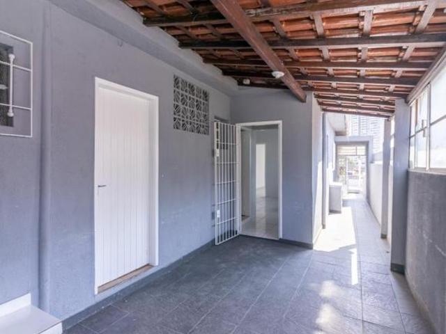 Agradável casa para venda em Vila São Vicente com 3 quartos, sendo 1 suíte, 136m²