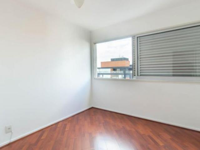 Versátil cobertura para venda em Campo Belo com 4 quartos, sendo 2 suítes, 195m²