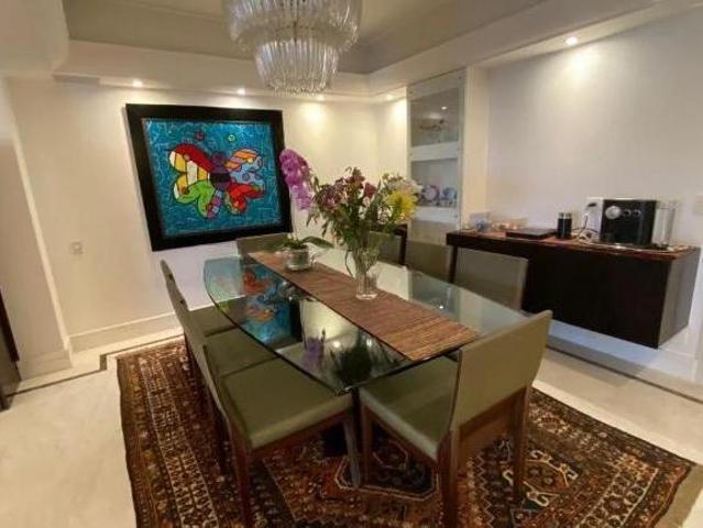 Versátil cobertura para venda em Chácara Flora com 4 quartos, sendo 4 suítes, 550m²
