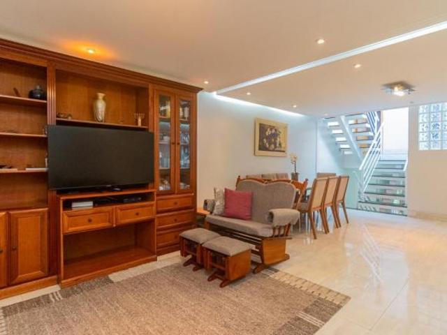 Versátil sobrado para venda em Jardim Maria Estela com 3 quartos, sendo 3 suítes, 150m²