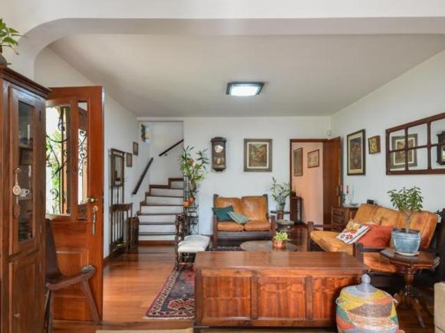 Sensacional sobrado para venda em Sumaré com 4 quartos, sendo 2 suítes, 190m²
