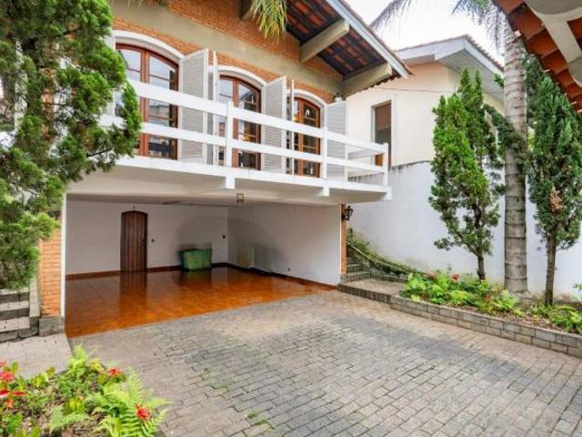 Confortável sobrado para venda em Vila Sônia com 3 quartos, sendo 2 suítes, 303m²
