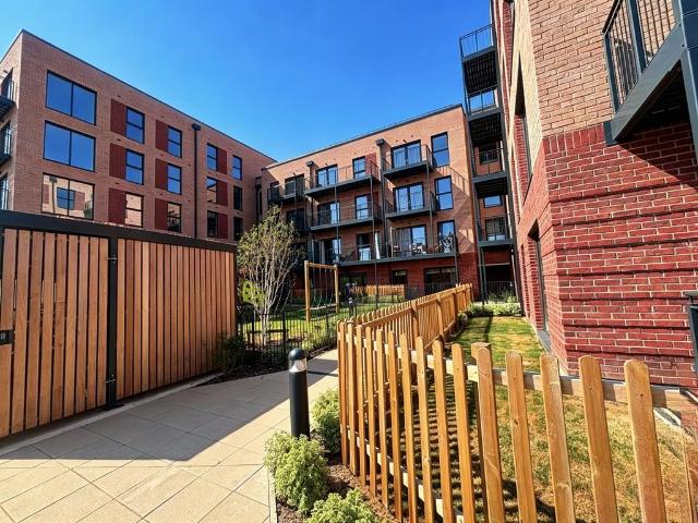 Vesta Boulevard, Exeter EX4 1 bed apartment to rent £1,355 pcm £313 pw