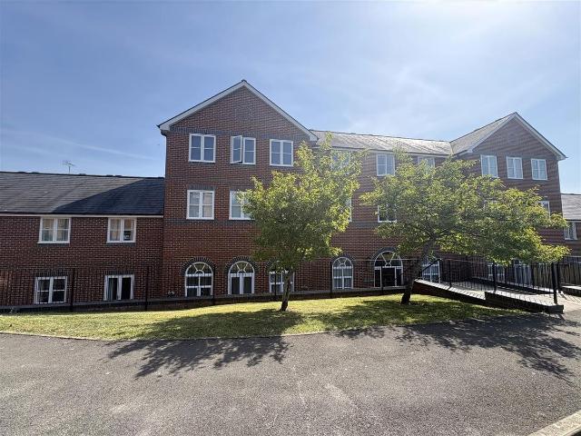 Vestry Close, Andover SP10, 2 bed flat to rent, £1,050 pcm | PrimeLocation