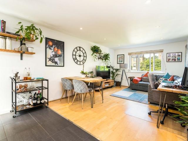 Vestry Mews, London SE5, 2 bed flat to rent, £2,500 pcm | PrimeLocation
