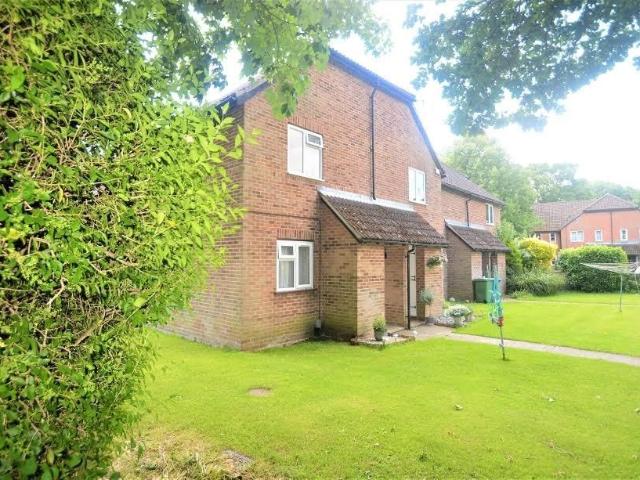 Vesey Close, Farnborough GU14, 1 bed maisonette to rent, £1,100 pcm | PrimeLocation