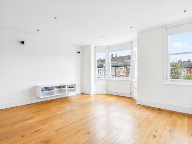 Vespan Road, Shepherds Bush, London W12, 3 bed flat to rent, £2,950 pcm | PrimeLocation