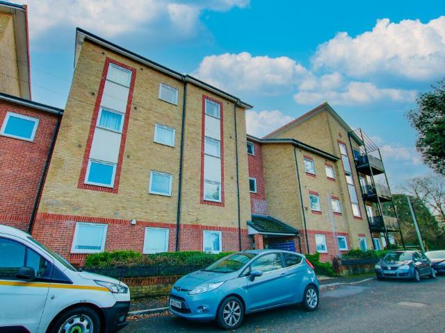Vespasian Road, Bitterne Manor 2 bed flat to rent £1,075 pcm £248 pw