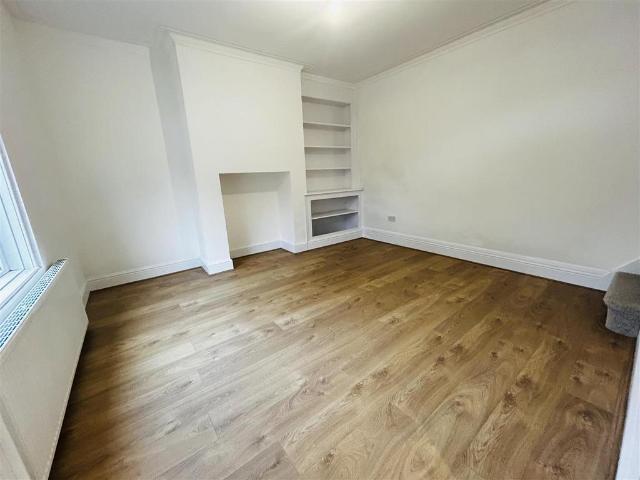 Vesper Grove, Kirkstall, Leeds, LS5 3JW 2 bed terraced house to rent £1,095 pcm £253 pw