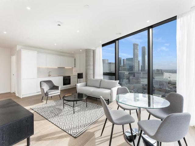 Vetro Court, Canary Wharf, E14 2 bed apartment to rent £3,350 pcm £773 pw