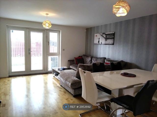 Vimy Drive, Dartford DA1, 5 bed terraced house to rent, £2,200 pcm | PrimeLocation