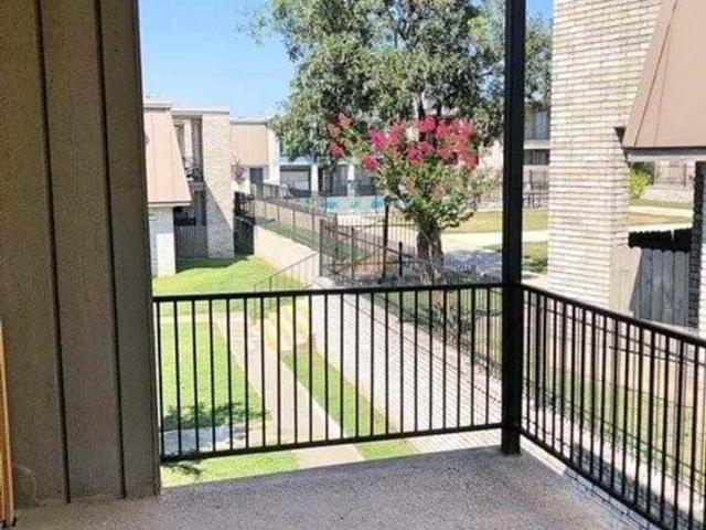 Vintage at Oak Hill 2 Bedroom Apartment for Rent at 1543 Babcock Rd, San Antonio, TX 78229 Oak Hills