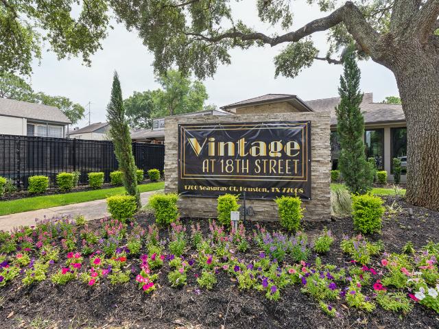 Vintage at 18th St. 2 Bedroom Apartment for Rent at 1700 Seaspray Ct, Houston, TX 77008 Lazy Brook Timbergrove
