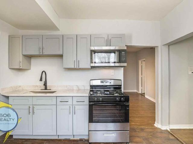 Vintage Hyde Park Apts! 3 Bedroom Apartment for Rent at 1020 E Hyde Park Blvd, Chicago, IL 60615 Kenwood
