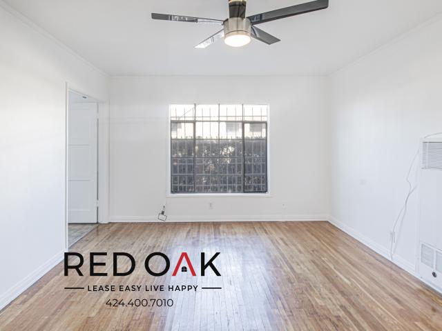 Vintage Inspired Studio with Tons of Natural Light, On Site Laundry, and Included Parking ~ In Prime Wilshire Park!
