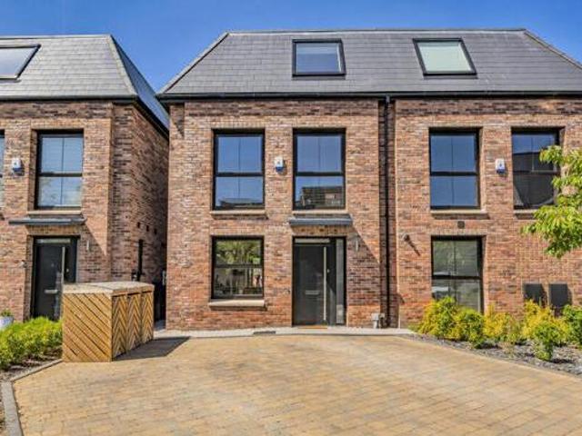 Vine Close, Aughton, 4 Bedroom Semi detached