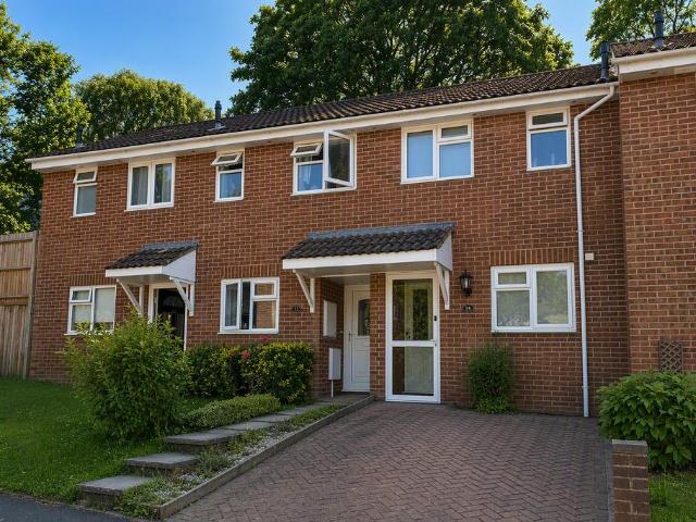 Vine Coppice, Hampshire PO7 2 bed end of terrace house to rent £1,175 pcm £271 pw