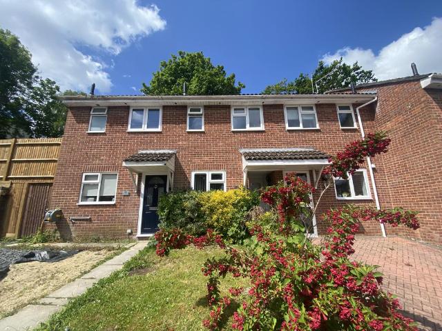 Vine Coppice, Waterlooville PO7 2 bed terraced house to rent £1,175 pcm £271 pw