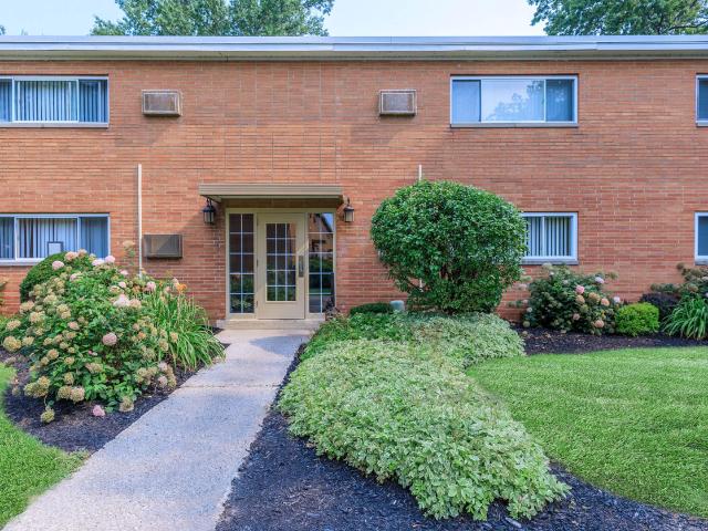 Vine East 2 Bedroom Apartment for Rent at 33201 Vine St, Willowick, OH 44095