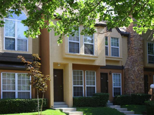 Vine Gate Apartments & Townhomes 2 Bedroom Apartment for Rent at 6140 S Vine Park Dr, Murray, UT 84121 Murray