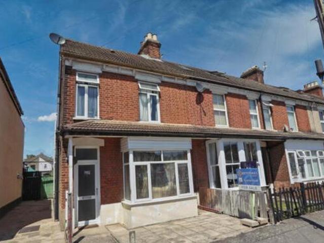 Vine Street, Romford, 3 Bedroom End