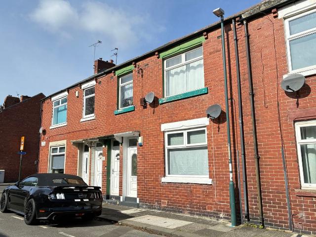Vine Street, South Shields NE33, 2 bed flat to rent, £675 pcm | PrimeLocation