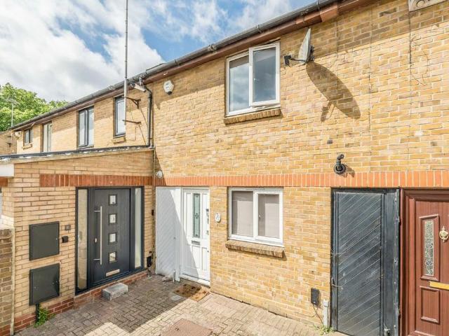 Vinegar Street, London E1W 2 bed house to rent £2,650 pcm £612 pw