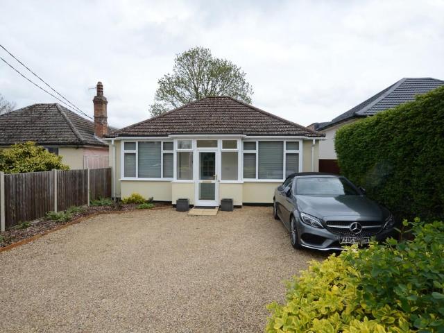 Vinery Road, Bury St. Edmunds 3 bed detached bungalow to rent £1,550 pcm £358 pw