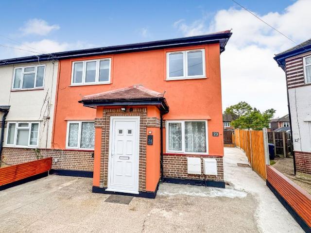 Vineyard Avenue, London NW7, 3 bed flat to rent, £2,500 pcm | PrimeLocation