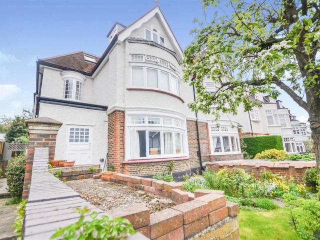 Vineyard Hill Road, Wimbledon SW19 2 bed apartment to rent £2,300 pcm £531 pw