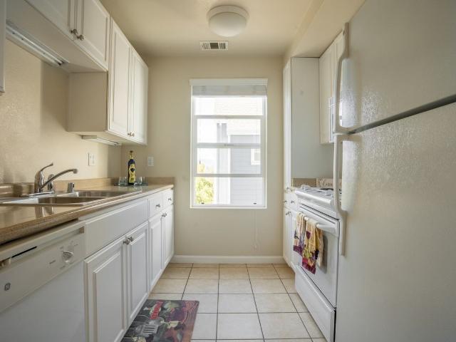 Vineyards Apartments 2 Bedroom Apartment for Rent at 7936 Westwood Drive, Gilroy, CA 95020