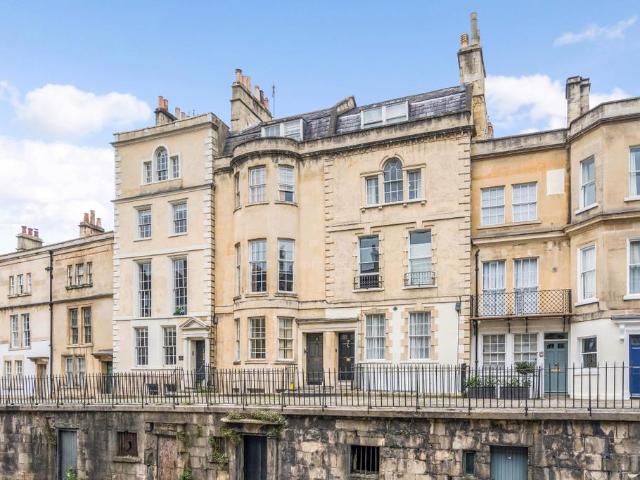 Vineyards Bath BA1 2 bed apartment to rent £2,250 pcm £519 pw