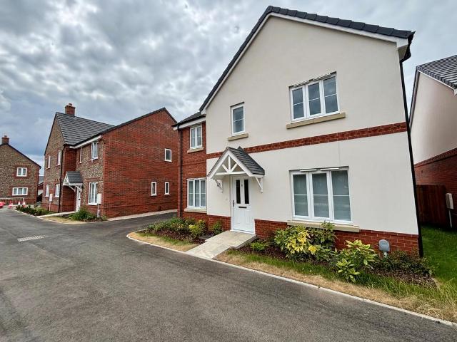Violet Street, Lakenheath, Brandon 4 bed detached house to rent £2,300 pcm £531 pw