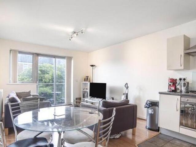 Violet Road, London, 2 Bedroom Apartment