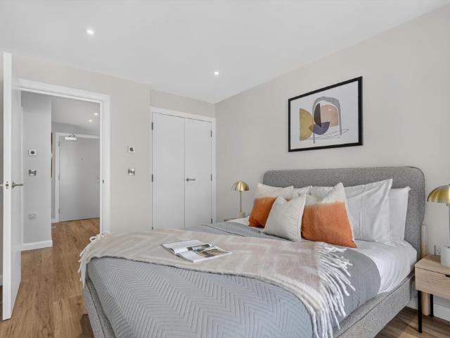 Violet Road, London E3 2 bed flat to rent £2,350 pcm £542 pw