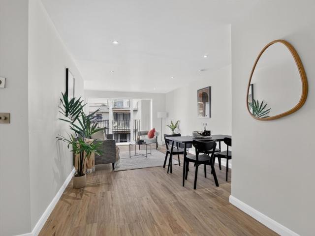 Violet Road, London E3 2 bed flat to rent £2,550 pcm £588 pw