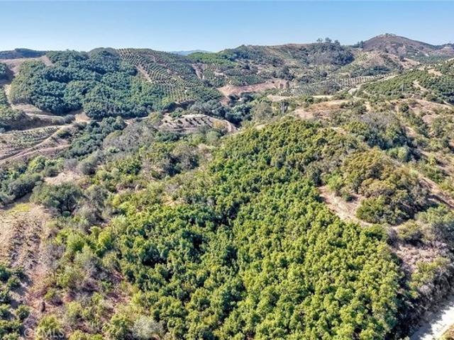 Via De Los Robles, Temecula, CA 92590