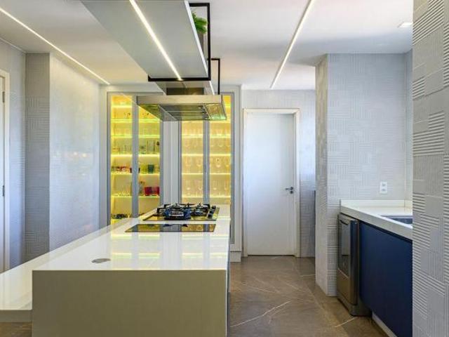 VIA TERRAZZO ANDAR ALTO TRÊS VAGAS QUATRO QUARTOS LAZER COMPLETO REFORMADO VARANDA CHURRASQU