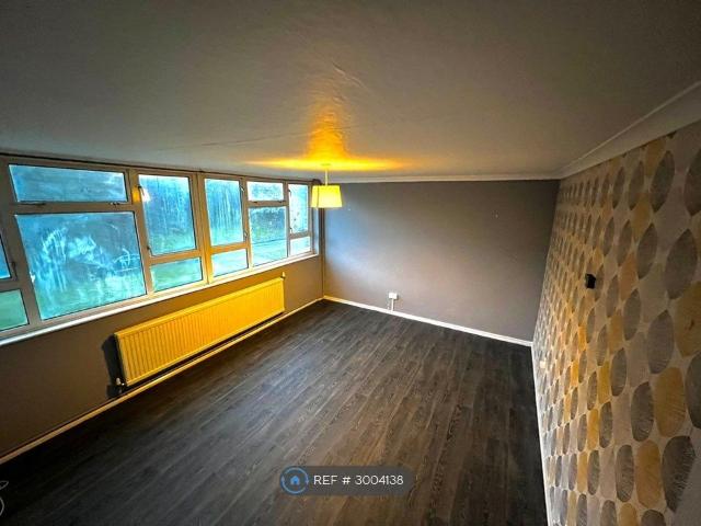Viaduct Court, Lower Cwm, Pontypool NP4, 3 bed flat to rent, £900 pcm | PrimeLocation