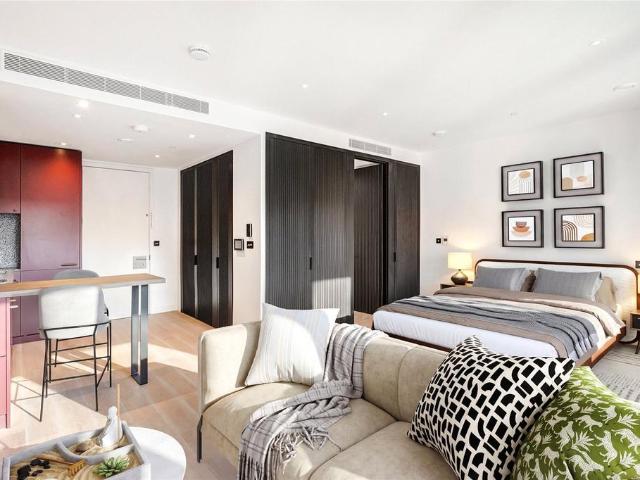 Viaduct Gardens, London, SW11 1 bed apartment to rent £2,700 pcm £623 pw