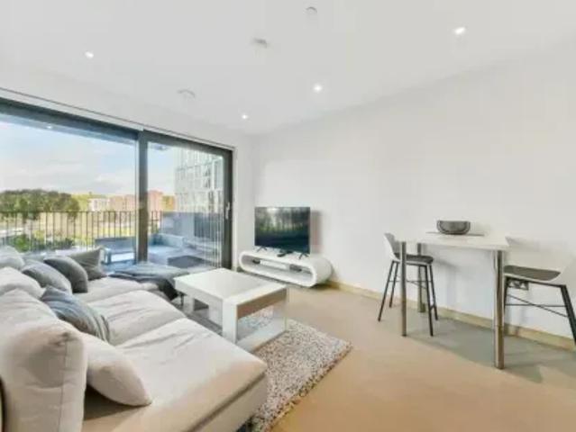 Viaduct Gardens, London SW11, 1 bed flat to rent, £4,500 pcm | PrimeLocation