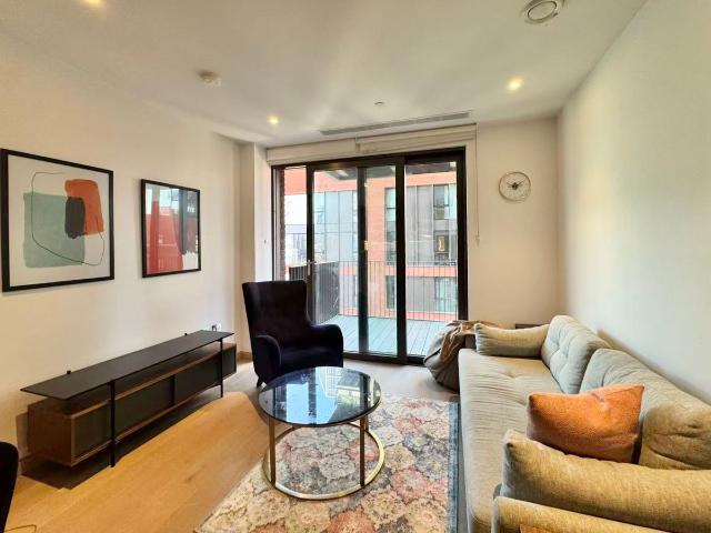 Viaduct Gardens, London SW11, 2 bed flat to rent, £4,203 pcm | PrimeLocation