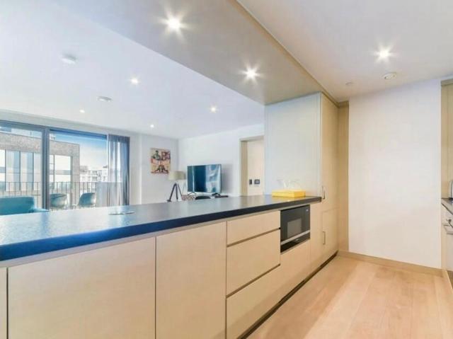 Viaduct Gardens, London SW11, 2 bed flat to rent, £4,299 pcm | PrimeLocation