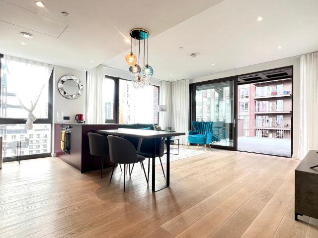 Viaduct Gardens, London SW11, 2 bed flat to rent, £4,290 pcm | PrimeLocation