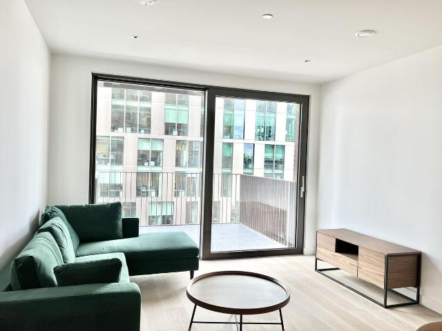 Viaduct Gardens, London SW11, 2 bed flat to rent, £4,333 pcm | PrimeLocation